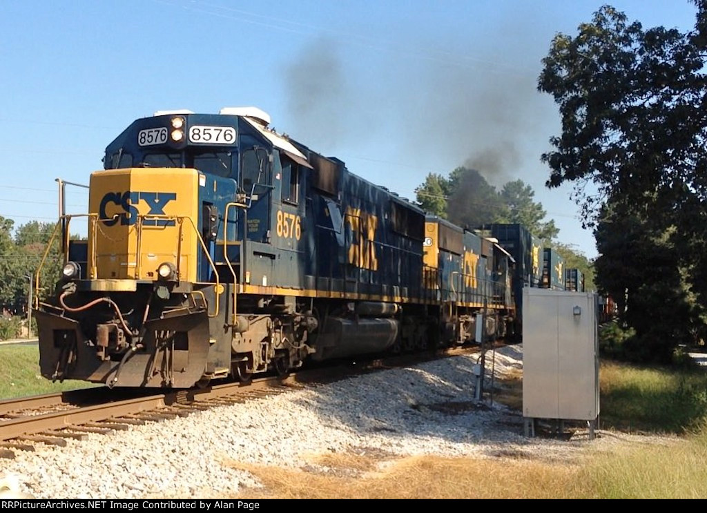 CSX SD50-2's 8576 and 8520 working hard